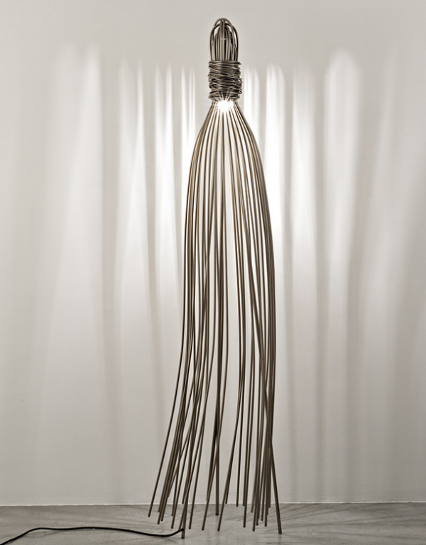 Design Stehleuchte Hugo. Moderner Leuchten-Klassiker!